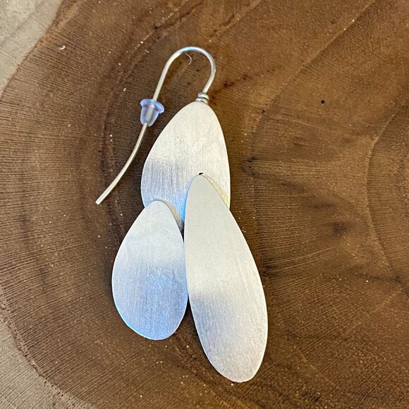 James Avery | Jewelry | Single Retired James Avery Dangle Earring ...